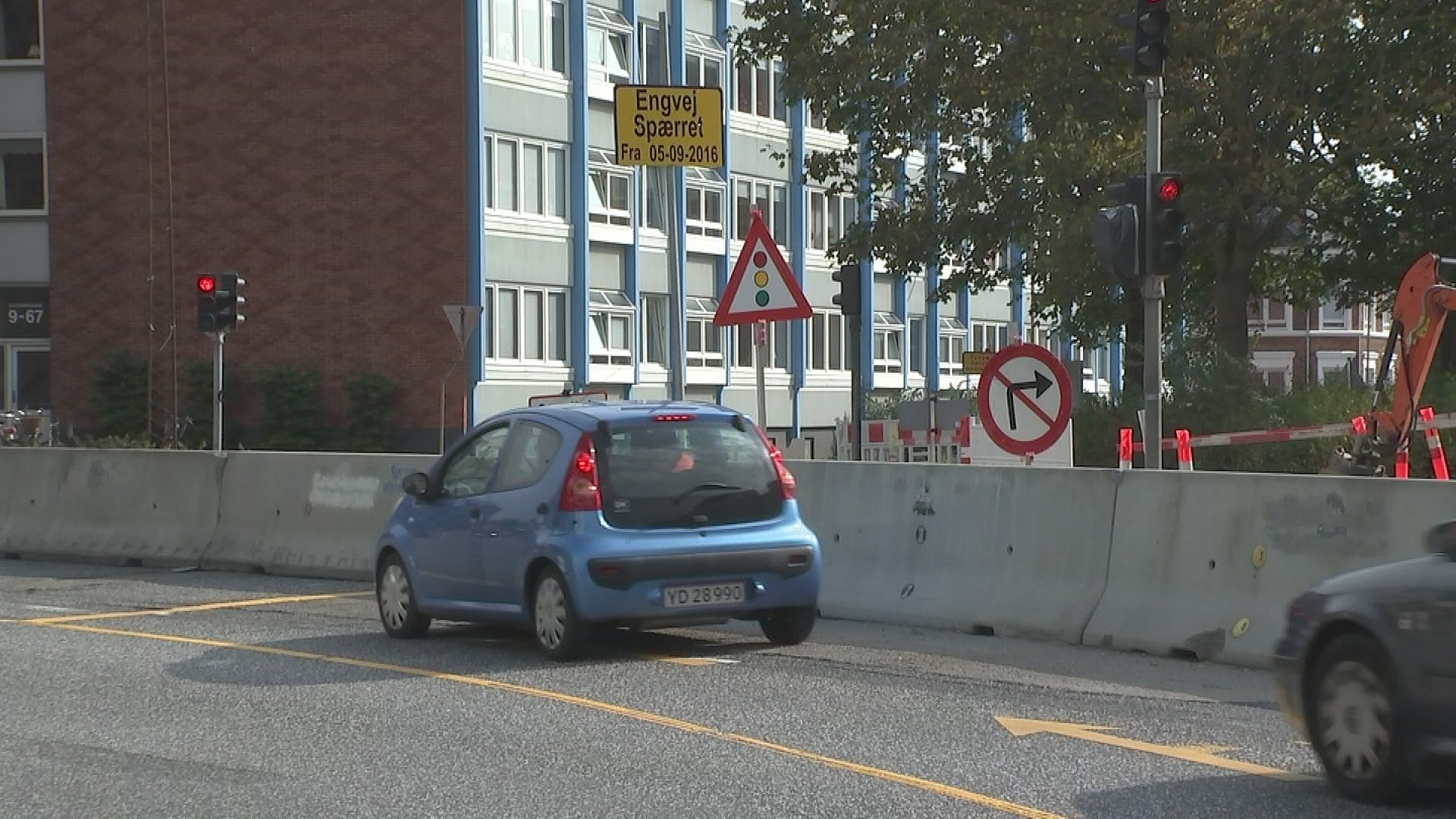 Farligt vejkryds: Biler kører over for rødt | TV2 Nord Farligt vejkryds: Biler kører over for rødt | TV2 Nord